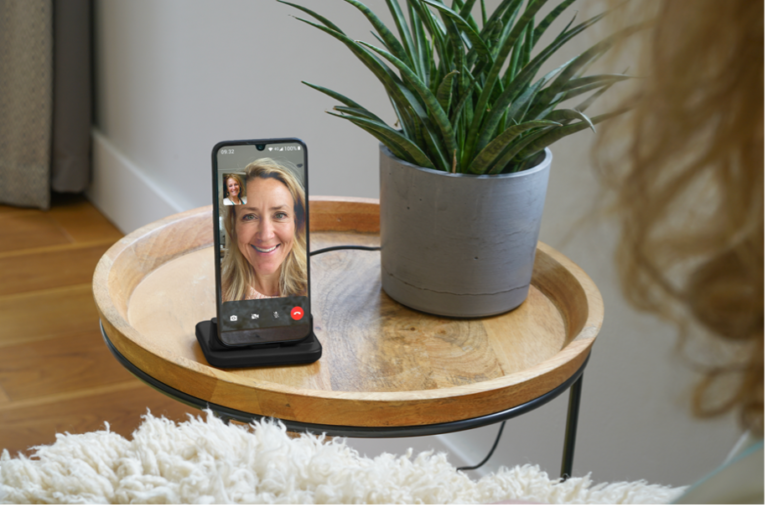 Le Doro 8220, le nouveau smartphone pour seniors, est disponible en ...